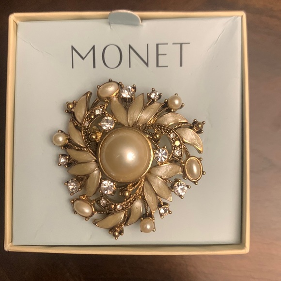 Monet | Jewelry | Vintage Monet Pearl Brooch | Poshmark